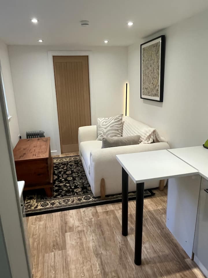 Bit On The Side - ファーンハム