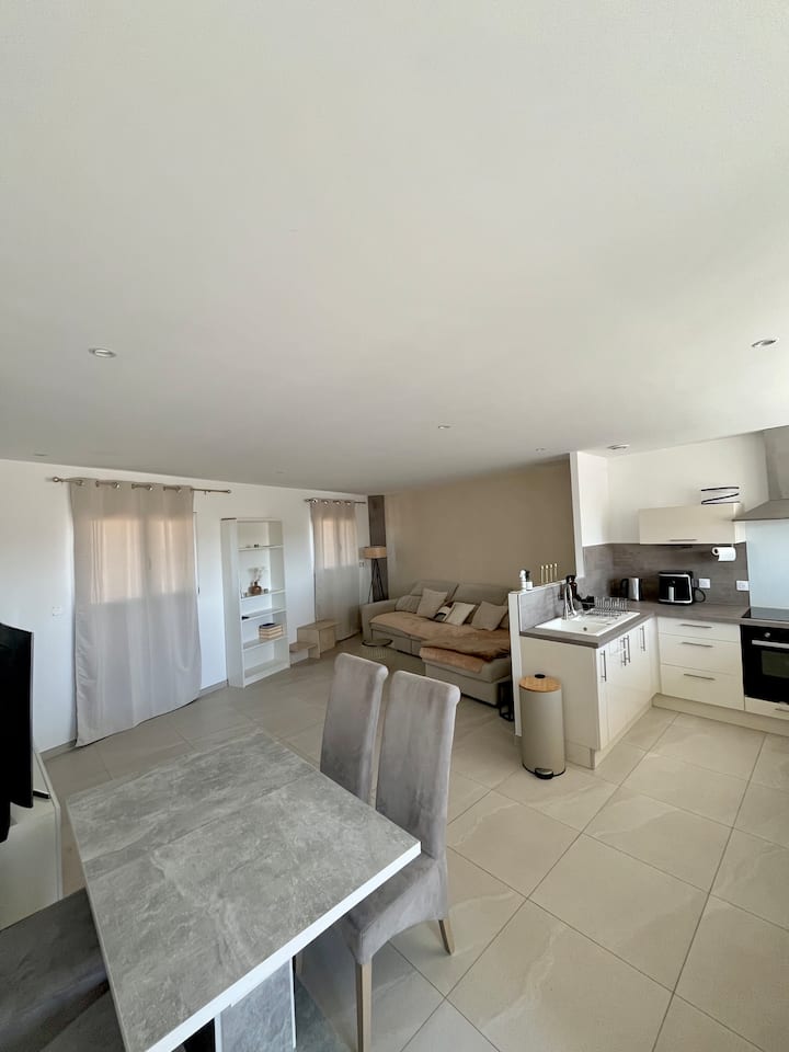 Grand Duplex Climatisé, 25min De Montpellier - Sommières