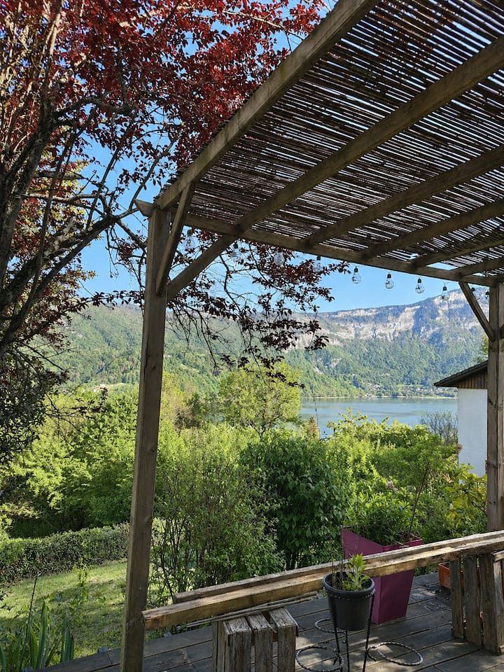 The Cosy Nest - Vue Lac D'aiguebelette - Lac d'Aiguebelette