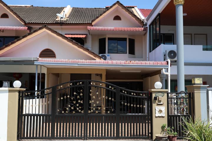 Renovated 3br/2ba | Food Paradise + Go-kart Fun - Perai