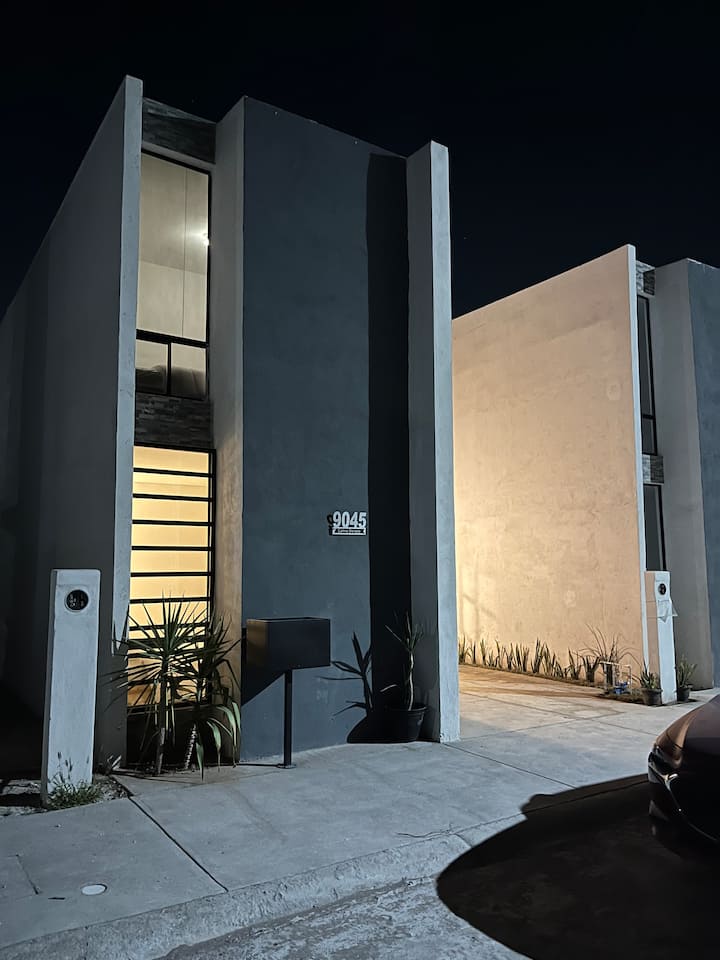 Casa Con Habitación Y Baño Completo En Planta Baja - Torreón