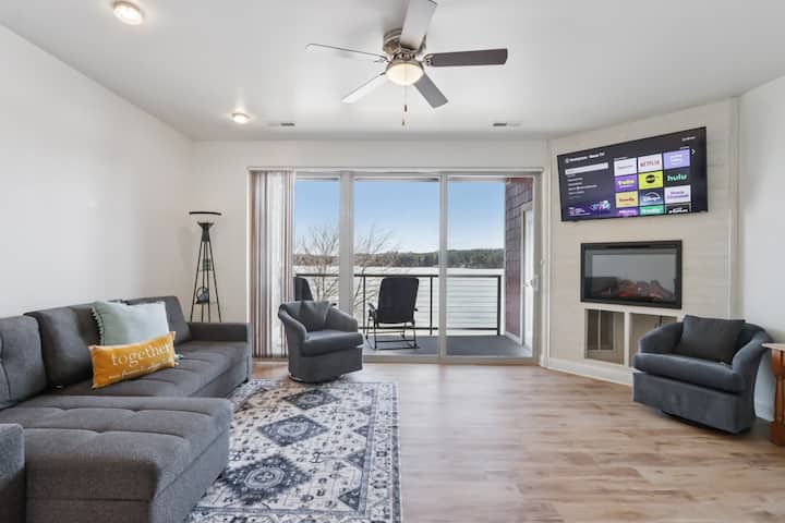 Jane's View Of The Beach, A Waterfront Condo - Lake Delton, WI