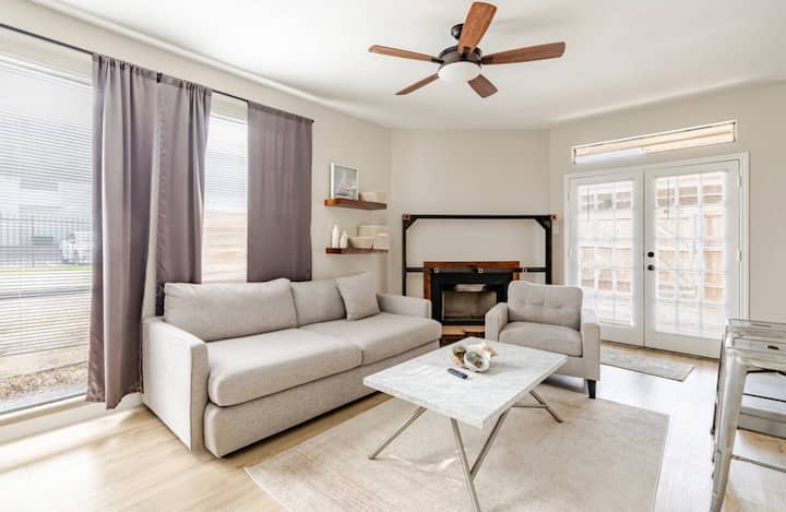 Beautiful Condo With Patio Near Northpark - Dallas, TX