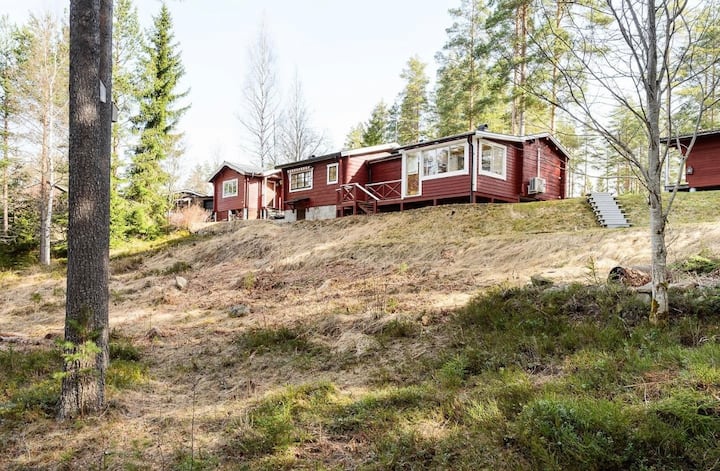 Mysig Stuga Med Eldstad Och Gäststuga Flera Bäddar - Säter