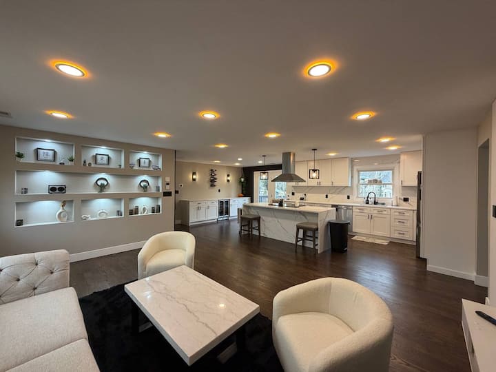 Modern Home – Walk To Occoquan Shops & Dining - Occoquan, VA