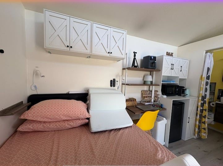 Tiny Home Retreat Near Disney & La Hotspots - Long Beach, CA