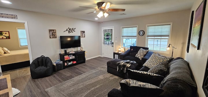 The Canvas & Cozy Abode - Elk City State Park, Independence