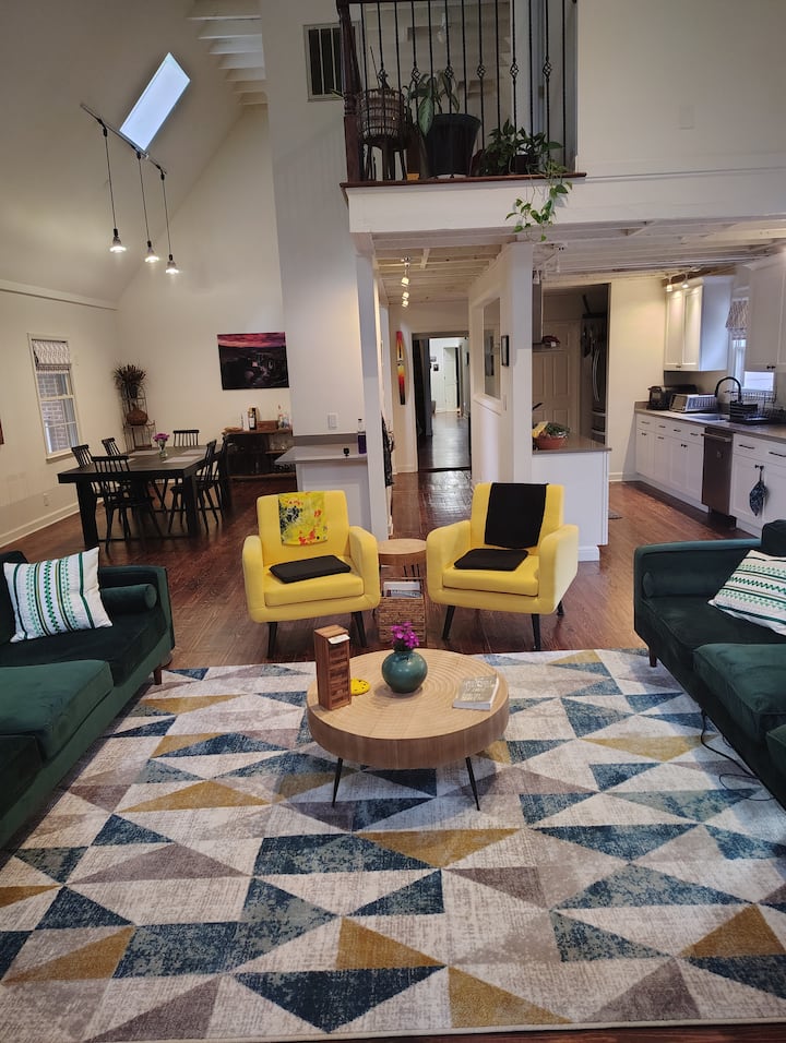 3 Room Efficiency In Charming And Peaceful Home - Hillsborough, NC