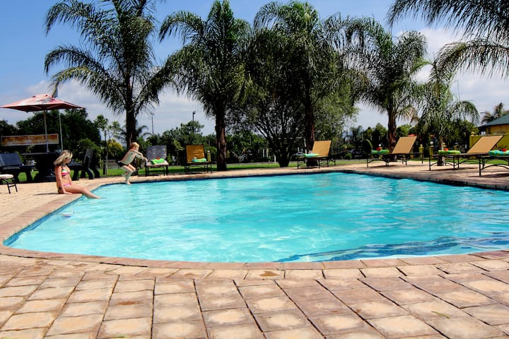 Casa Bianca Guest Lodge - Hartbeespoort