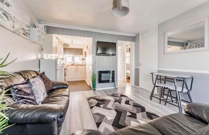 2 Bedroom Chalet - Free Swimming Included - Winterton-on-Sea
