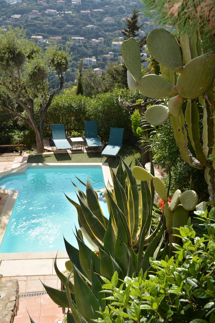 Maison Provençale Avec Belle Vue Mer Et Piscine - Cavalaire-sur-Mer