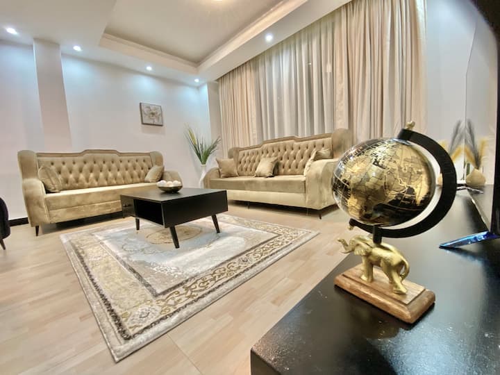 Prime Bole 3br • Walk To Airport • Balcony Views - Addis Ababa