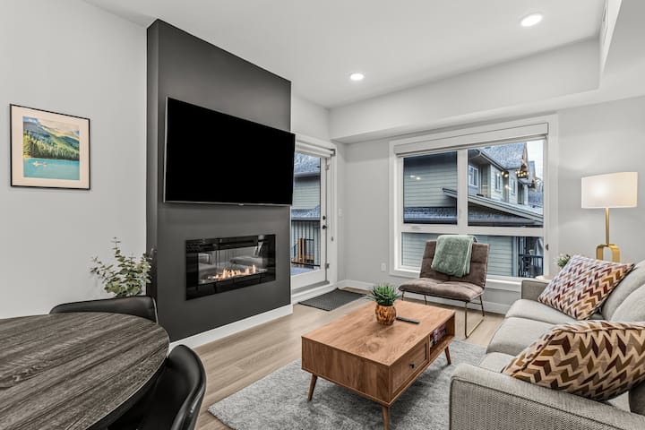 Stylish, Modern One Bedroom Suite On Second Level - Nakiska Ski Area, AB
