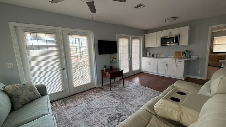 1 Bed / 1 Bath 6 Minutes From Manasota Beach Pool - Englewood, FL