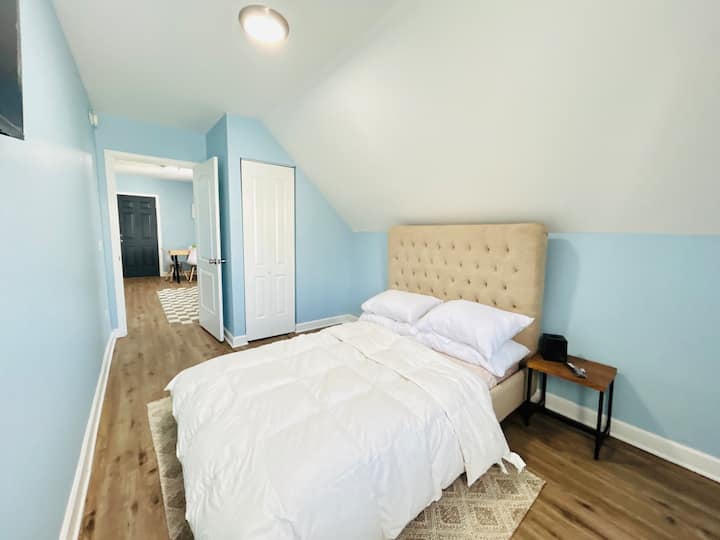 Urban Retreat 2 Bed W/ Backyard & Metra - Washington Heights - Chicago