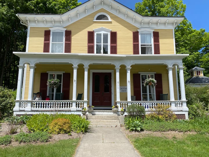 Historic Vt B&b • Walk To Town • 500 Acre Trails - Brattleboro, VT
