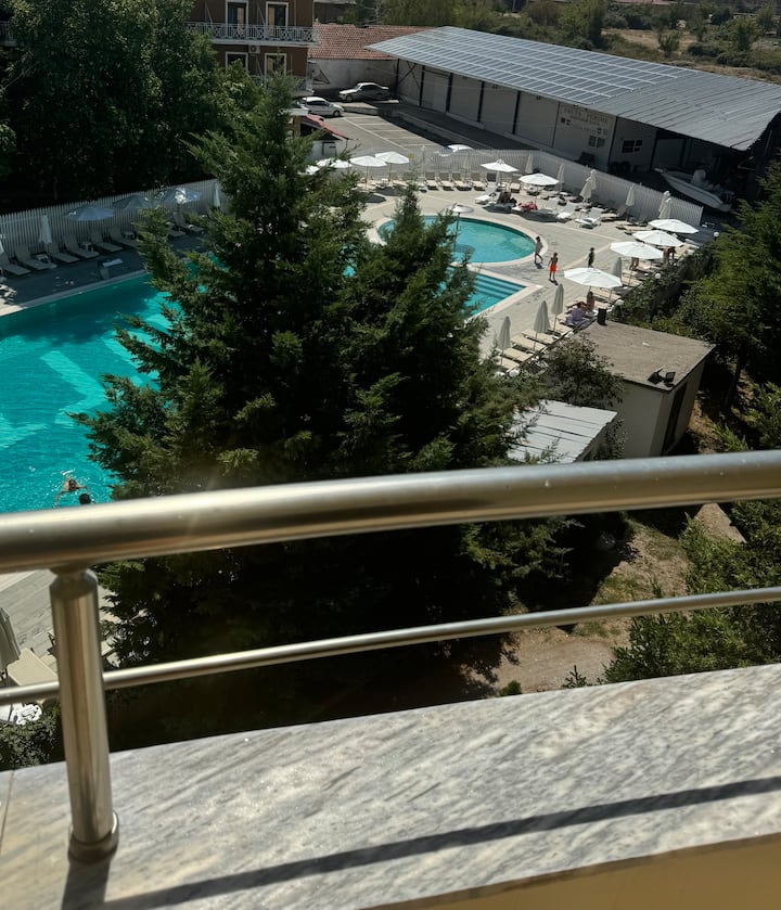 Your Sunny Escape With Poolside Vibes - Korçë