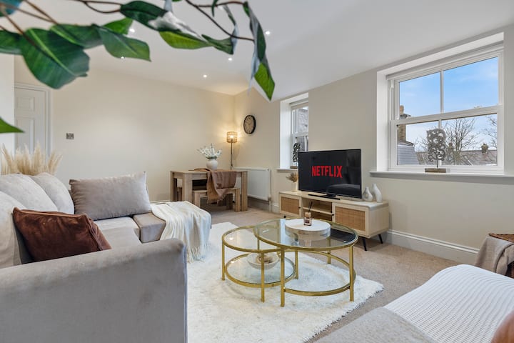 Super Spacious Harrogate Apartment - Wetherby