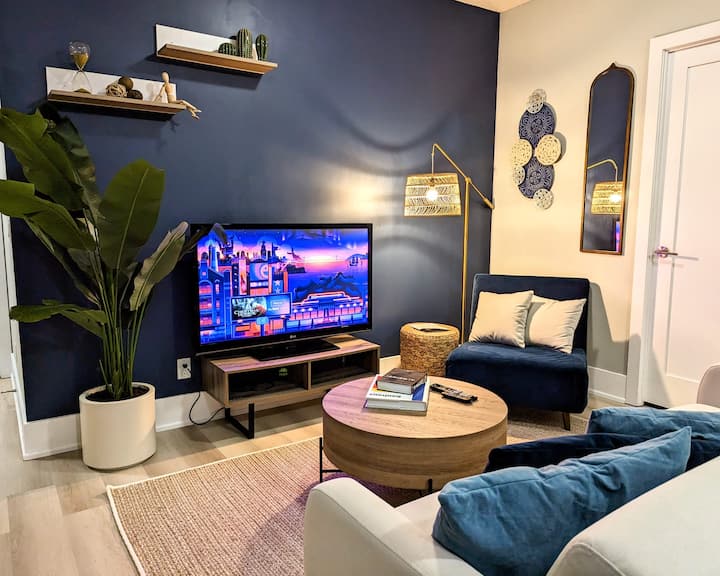 Lux Cn Tower Condo Free Parking - Osgoode Hall