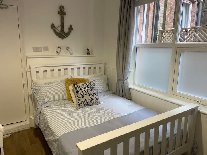 Boathouse Apartment With Outside Access. - Flamborough