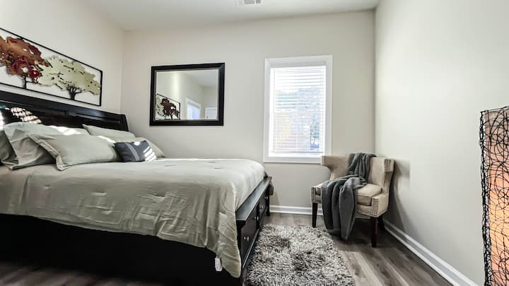 Bedroom #2 Shared Full Bathroom - Macon, GA