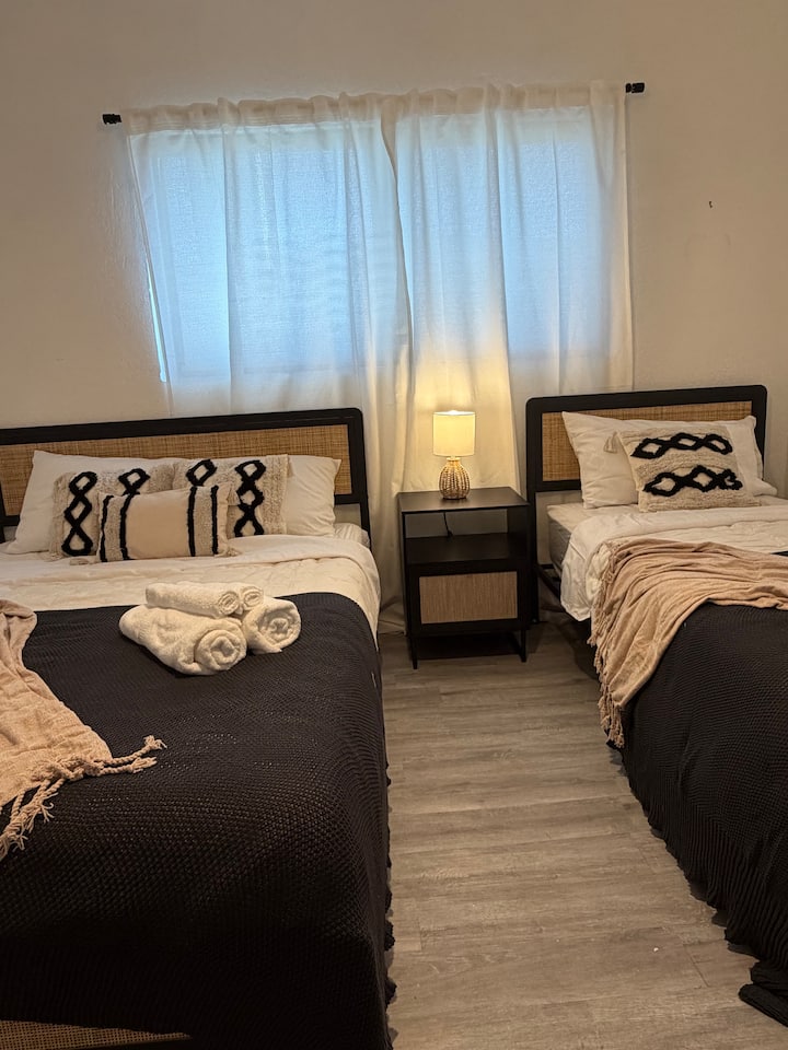 Modern Cozy Stay W/ Private Parking - Miami