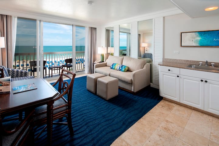2 Br Right On The Beach Within A Fabulous Resort - St. Pete Beach, FL