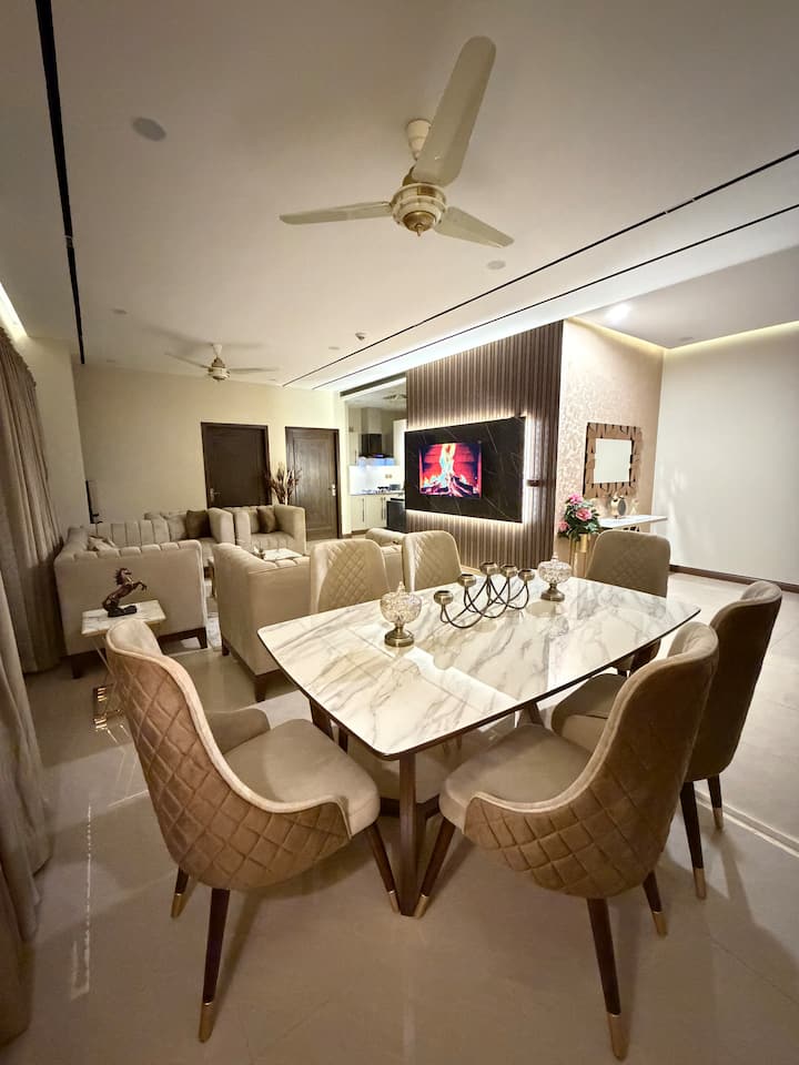 Aesthetic 2bhk Condo|360° Sunset View|rooftop Pool - Pakistan