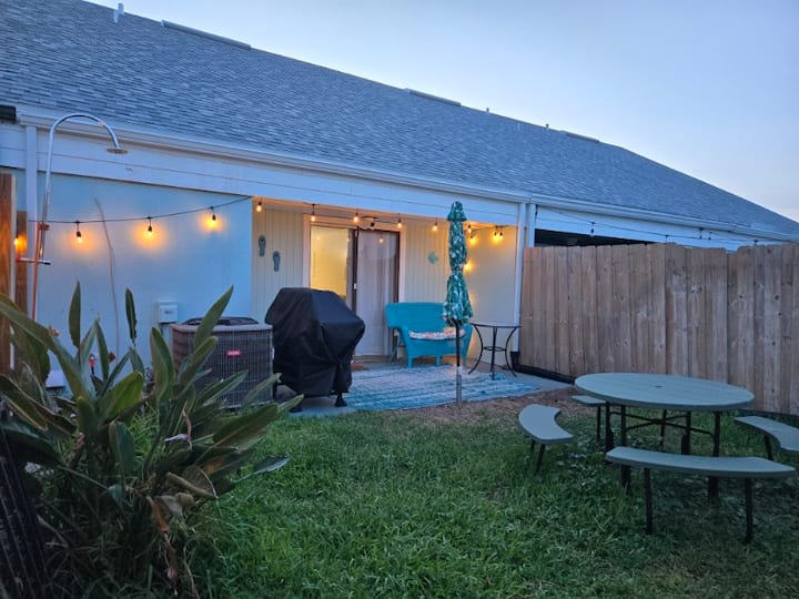 Relaxing 2/2 Condo, Walk To Beach For Sunsets - Vilano Beach, FL