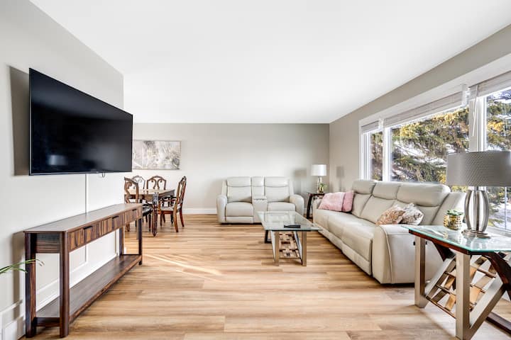 Spacious 6br-wifi, Laundry & Yard | Extended Stays - Saskatoon