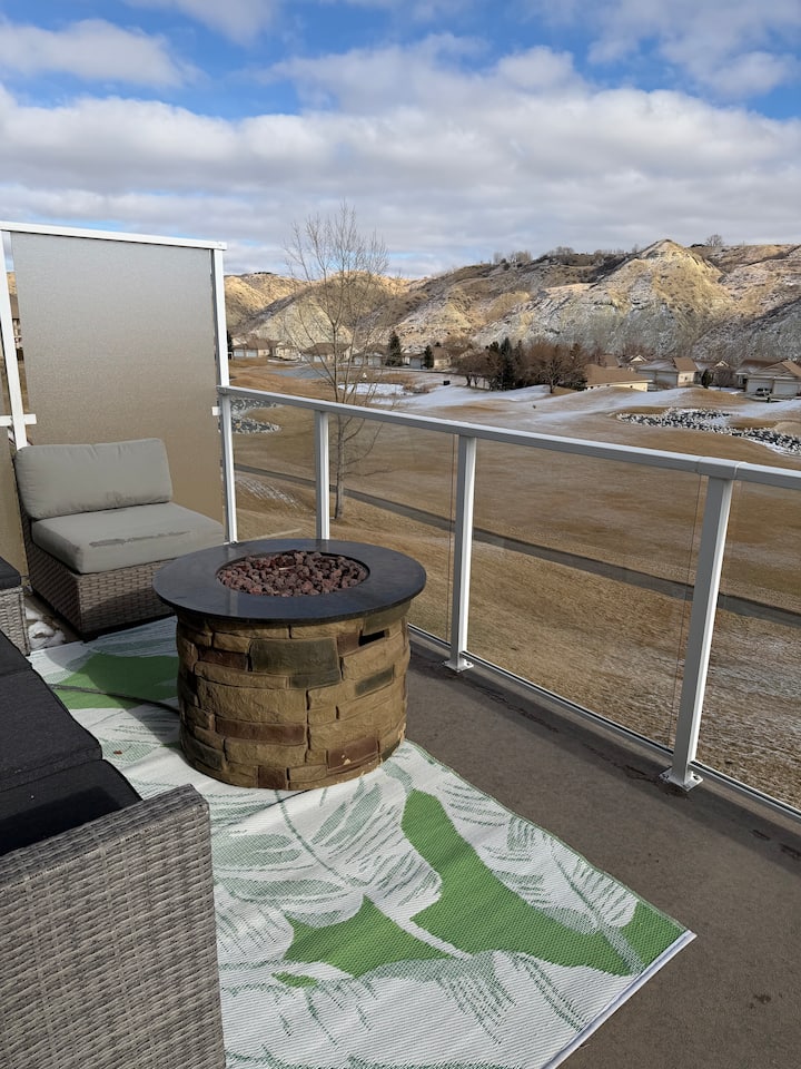 Golf Course, Beautiful Views & Tranquility Zen Den - Lethbridge