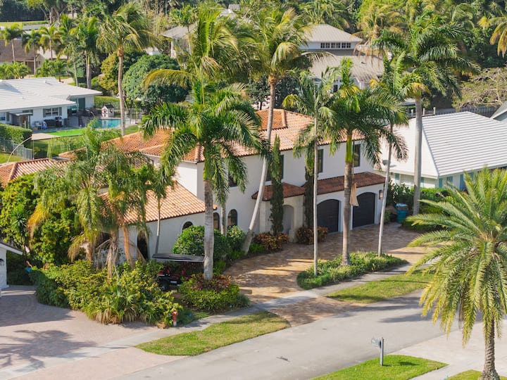 Coastal Chic Estate:
Private Cinema, Pool & Chef - Delray Beach, FL