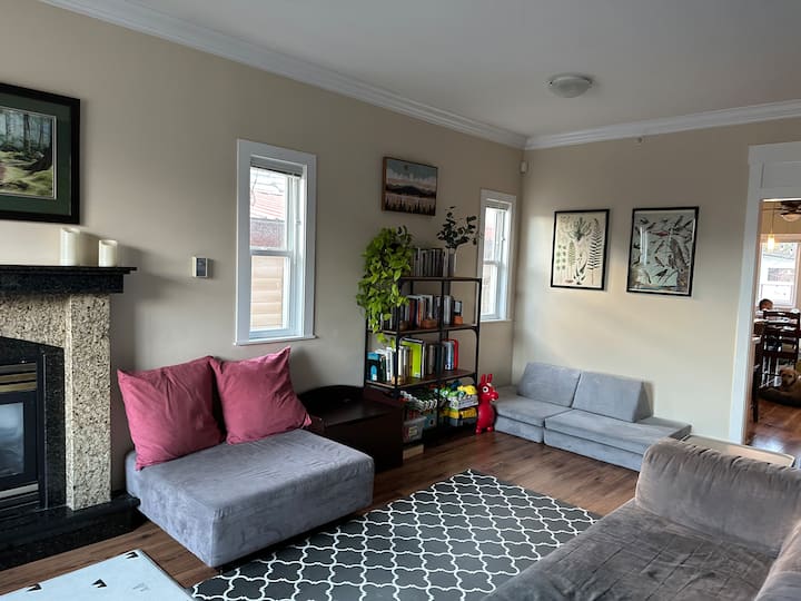 Cozy Family Home In Well-connected Neighbourhood - Vancouver