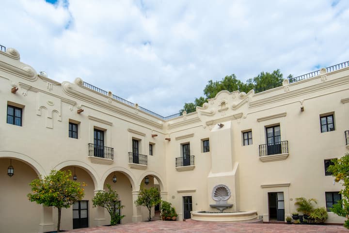 Suite Privada De Tres Niveles Con Hall - Mexico