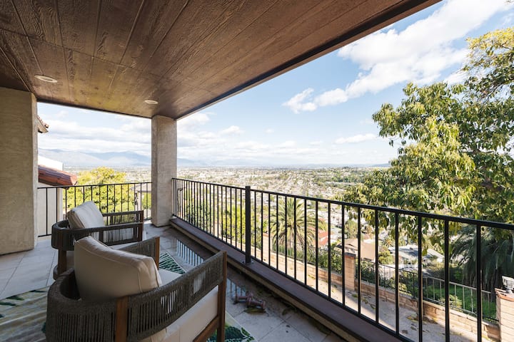Beautiful Monterey Park Home W/view+backyard+bbq - Monterey Park, CA