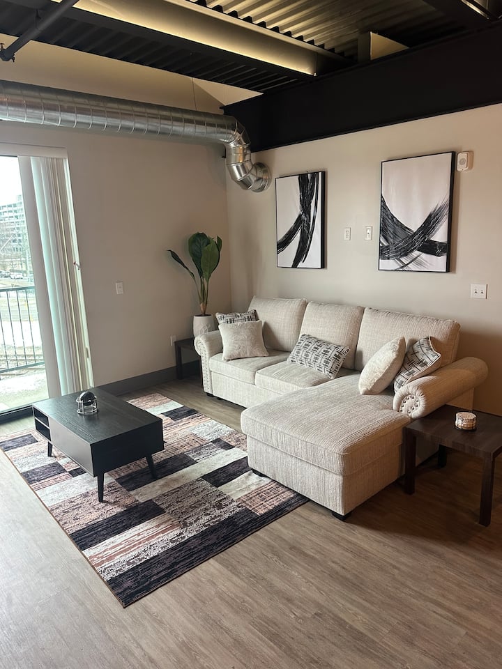 304 New Luxury Downton Condo W/ Fireplace, 2 Bdrm - 캘러머주