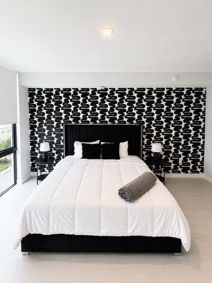 Chic Modern Studio Near Hard Rock & Dania Pointe! - Dania Beach, FL