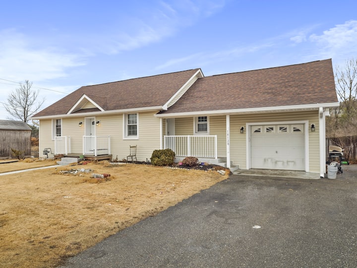 Convenient Near State Lines 3br 1bath Whole House - Hagerstown, MD