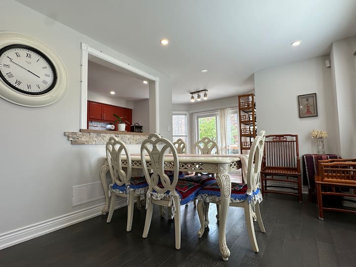 Newmarket Corner Retreat• 3br Family Townhome - Aurora