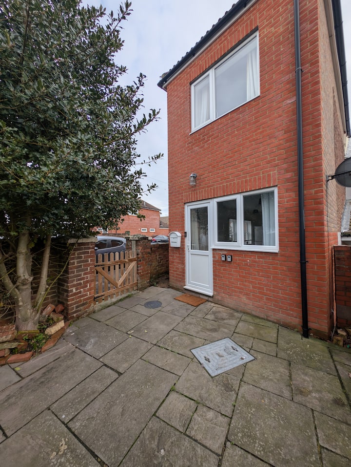 New Furnished 2 Bed House. Sleeps 5 - Isle of Wight