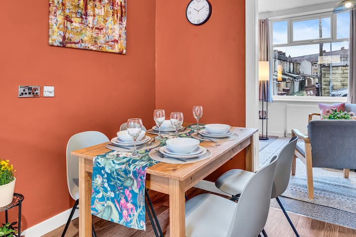 Modern 6 Bed Contractor Home Long Stay Discounts - Burnley