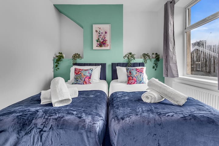 Brand New 3 Contractor Home 1 Minute From J10 M65 - Burnley