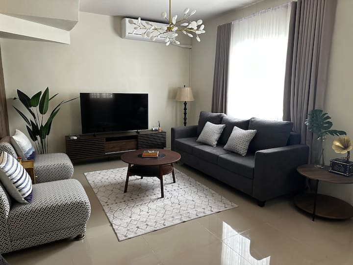 Modern 3br Family Home Near Clark- Wi-fi & Parking - Angeles