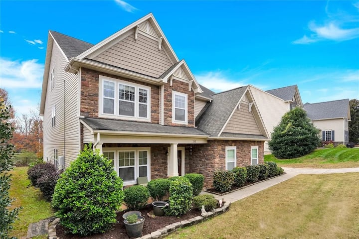 Private Third Floor Theater Suite With Shared Bath - Fort Mill, SC