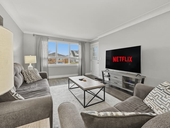 Stylish Home | Sleeps 4 | Fast Wifi | Parking - Little Caesars Arena