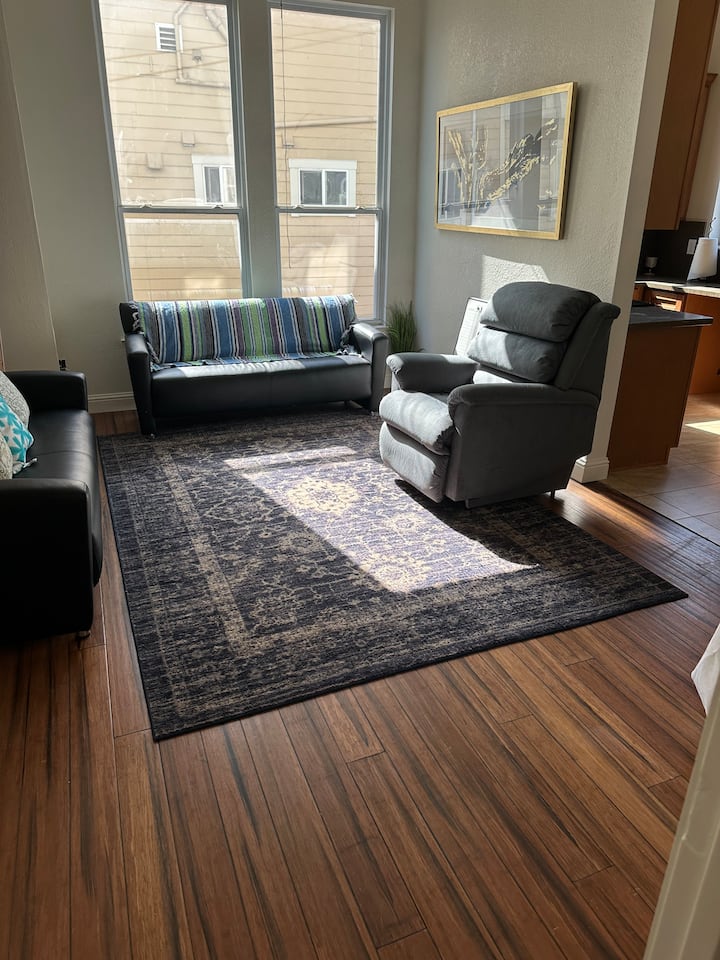 Modern 1br Apartment With Vaulted Ceilings - Alameda, CA