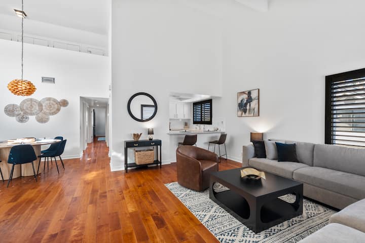 Turf & Tide: Rare Triple Crown Home – Near Beach - Del Mar, CA