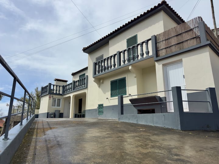 Azorean Stays T4 – Spacious 4br Near Attractions - Azores