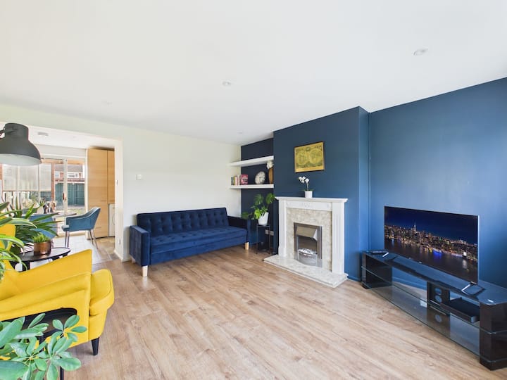 The Cotswold Haven | Modern 3-bed Near Town - Cheltenham