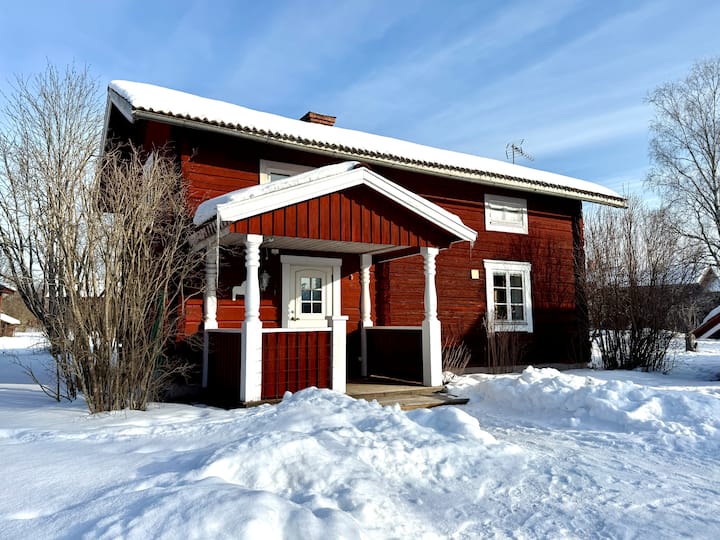 Djuralyckan, Mysig Dalastuga I Hjärtat Av Dalarna - Insjön